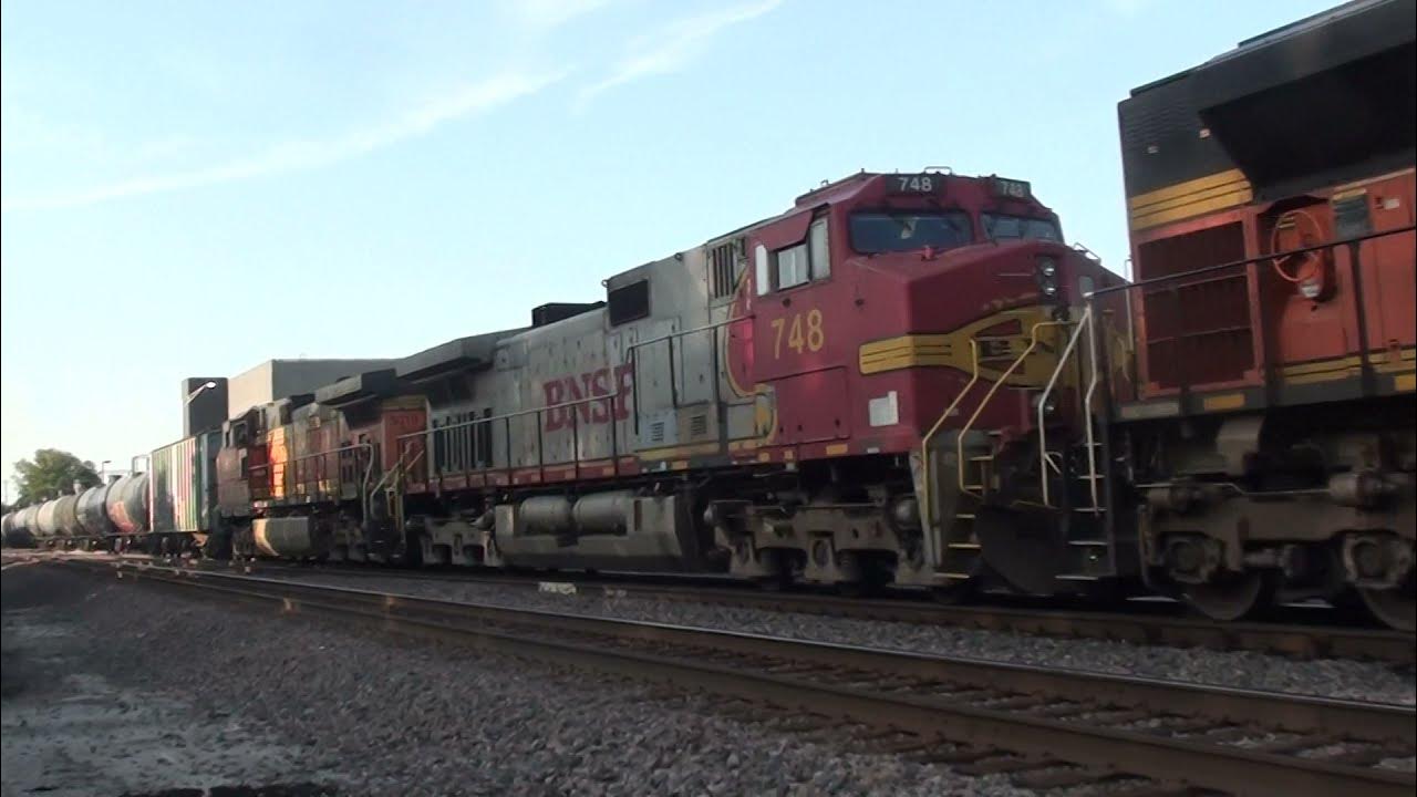 BNSF WB Ethanol Train Meets BNSF EB Soybean Hopper Train. Olathe, KS 8/14/21 - YouTube