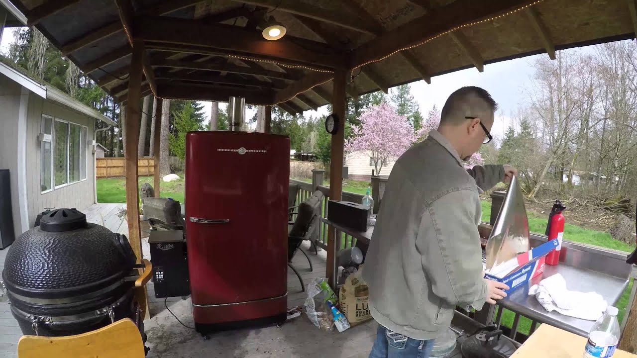 BBQ Timelapse 4K Vintage Fridge Smoker - YouTube