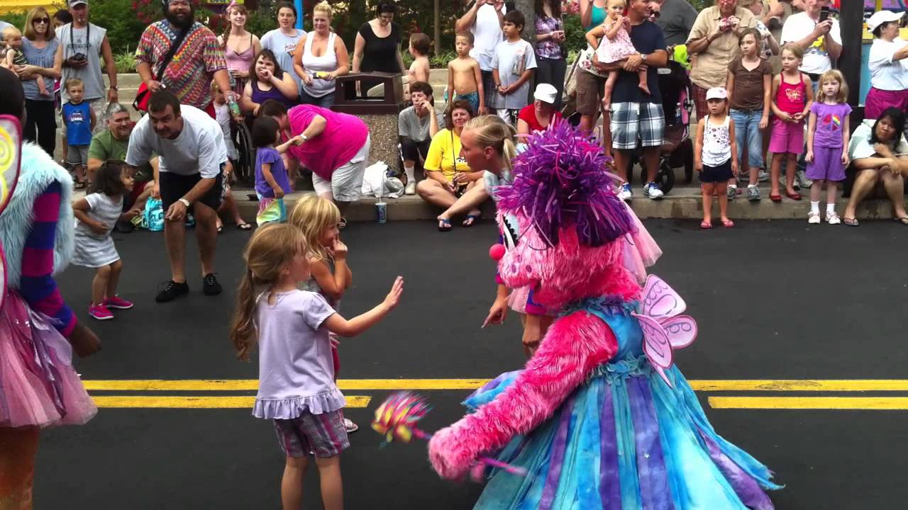 Sesame Place Parade Dance 1 - YouTube