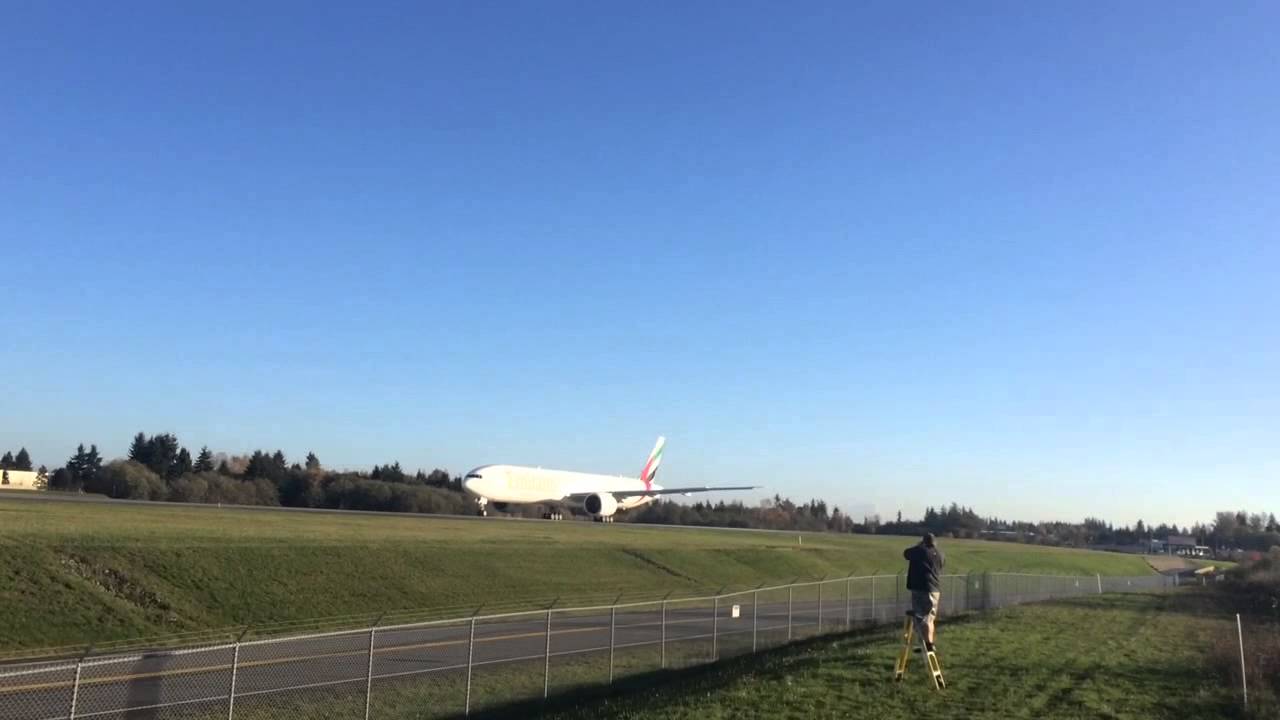 A6-ENW Emirates Boeing 777-31H(ER) - Departing on 34L at KPAE - YouTube