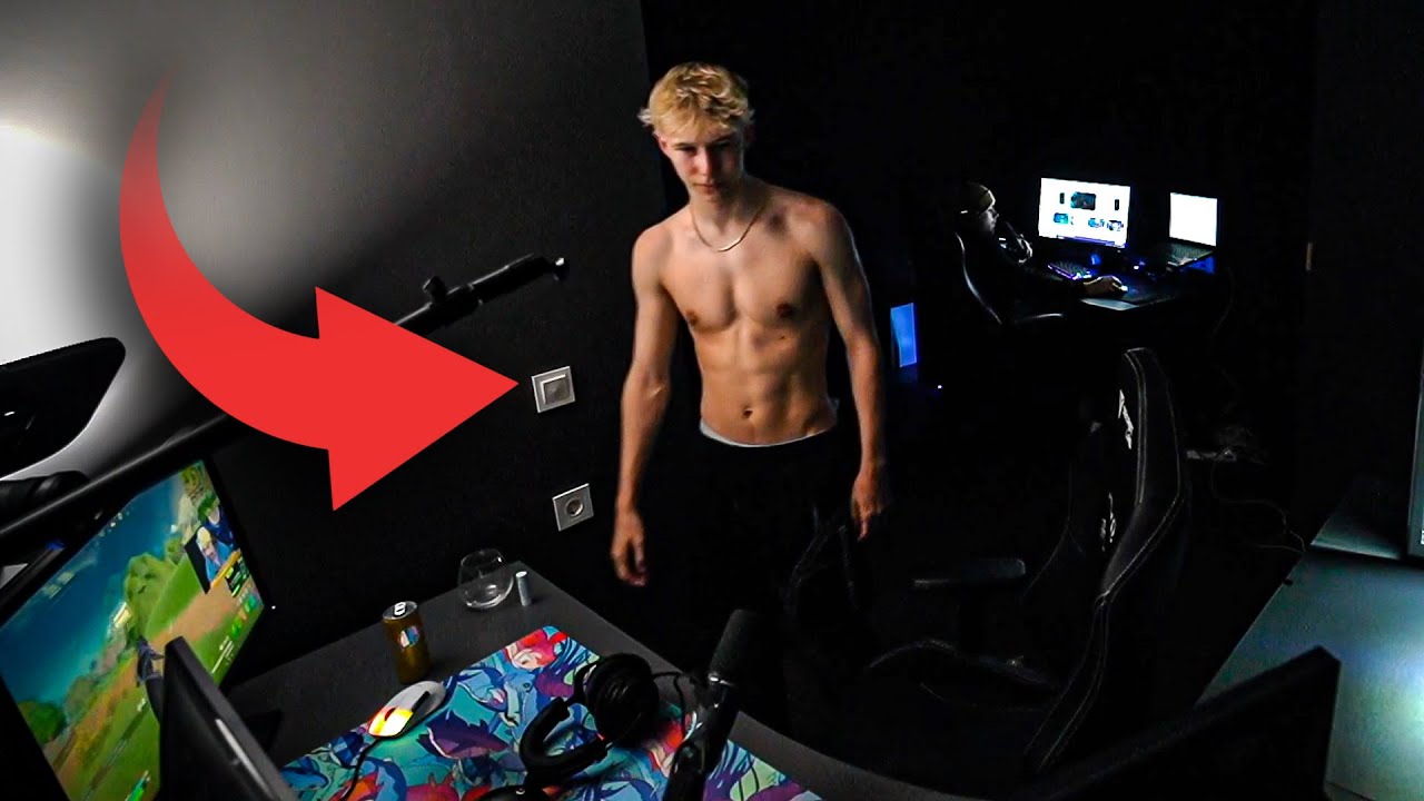 MrSavage walks around shirtless on stream... - YouTube