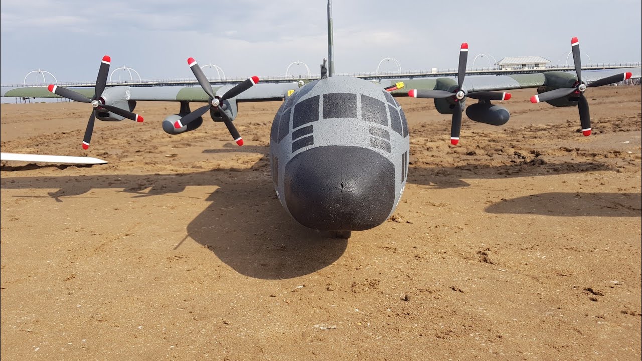giant rc c130 at Southport airshow - YouTube