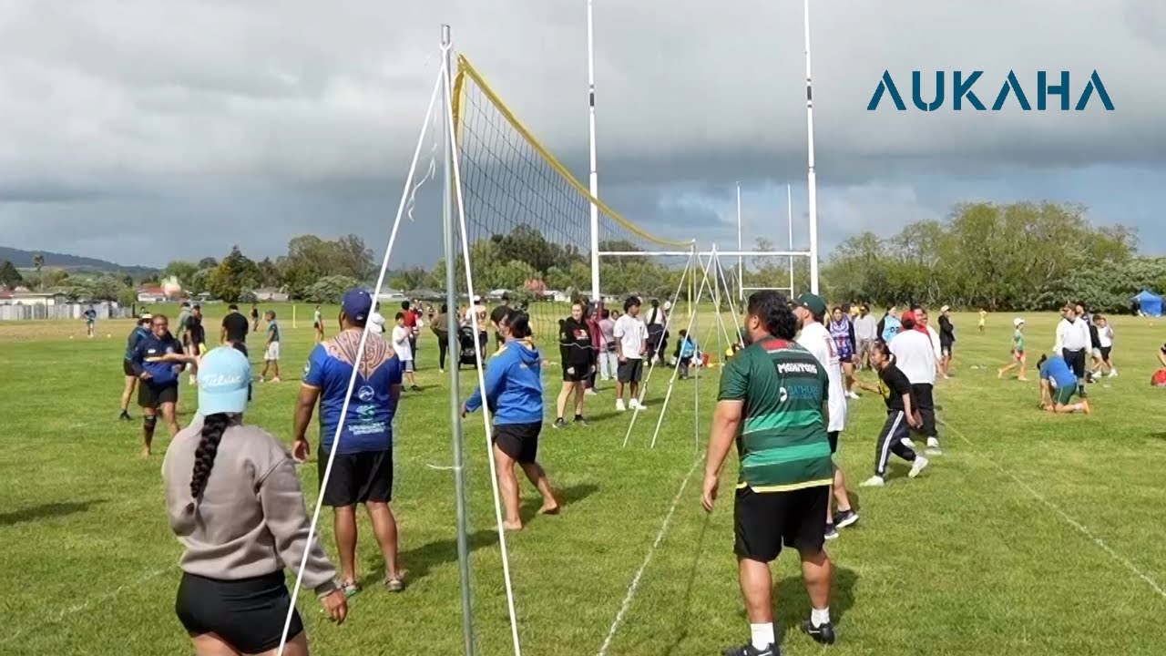 Raahui Pookeka roars to life for Hinematua sports day - YouTube