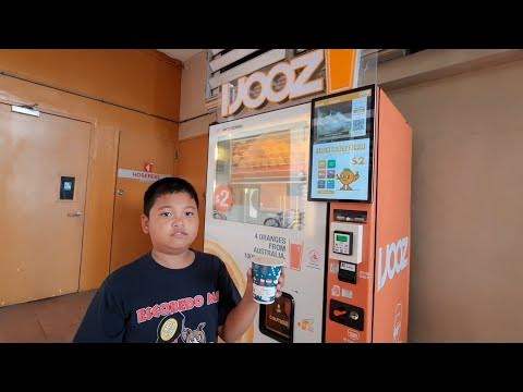 IJOOZ 100% Fresh Orange Juice Singapore Vending Machine - YouTube