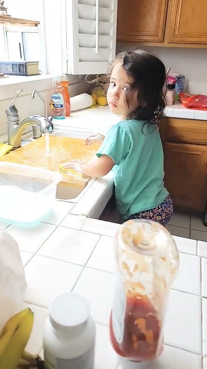 My Granddaughter Helps Her Mom Washing Dishes 😉😊 Youtube