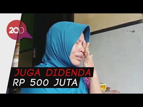 Tangis Bu Nuril Divonis 6 Bulan karena Rekam Obrolan Mesum Kepsek