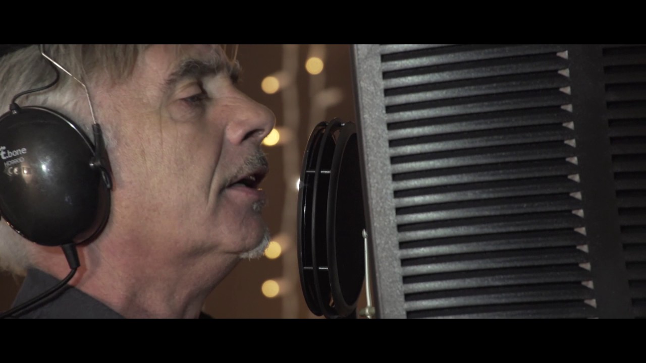 GLEN MATLOCK - SANTA CLAUS IS COMING TO TOWN - YouTube
