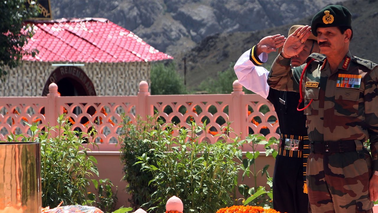 Army Chief Gen. Dalbir Singh pays homage to Kargil War heroes - YouTube