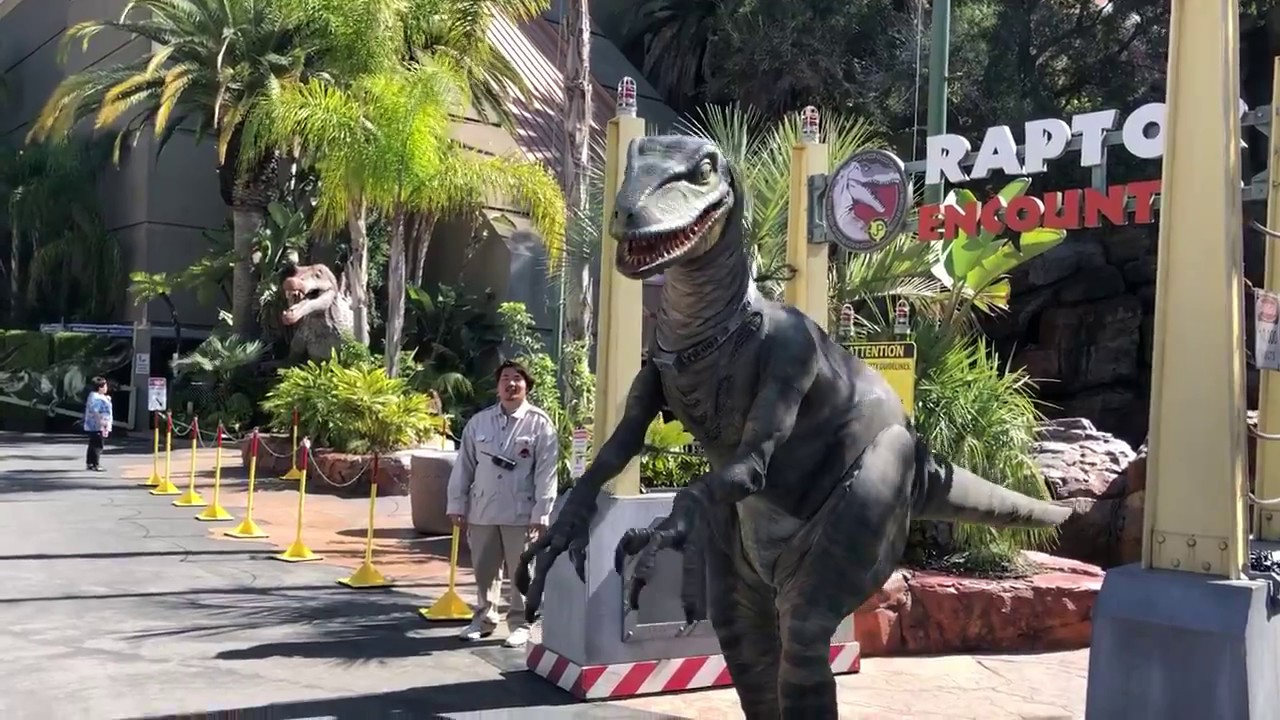 Universal Studios Hollywood - Raptor Encounter - YouTube