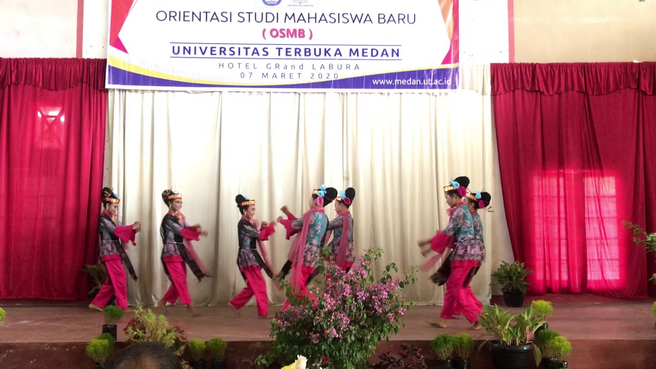 Tari tradisional Batak -- Tor-Tor (Kreasi) - YouTube