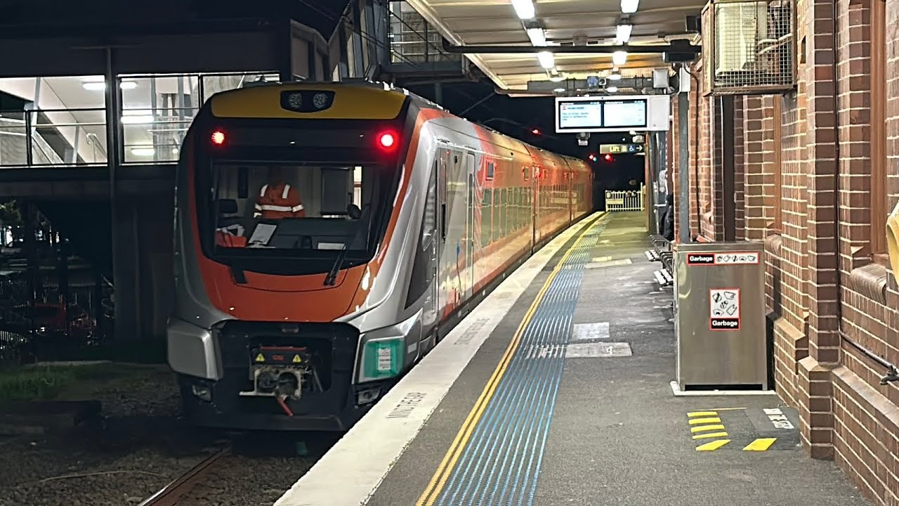 New Regional Fleet (R) Set Testing - Inaugural T8 Test Run - YouTube