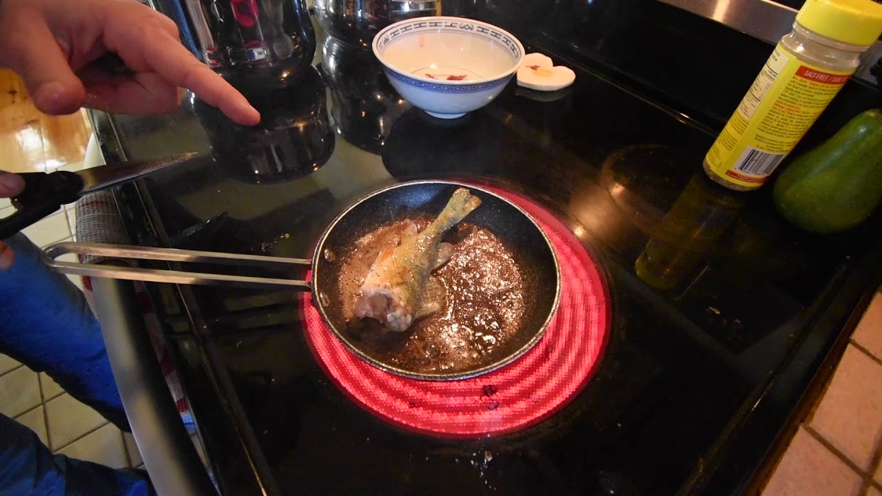 HEADLESS FISH moves in frying pan! - YouTube