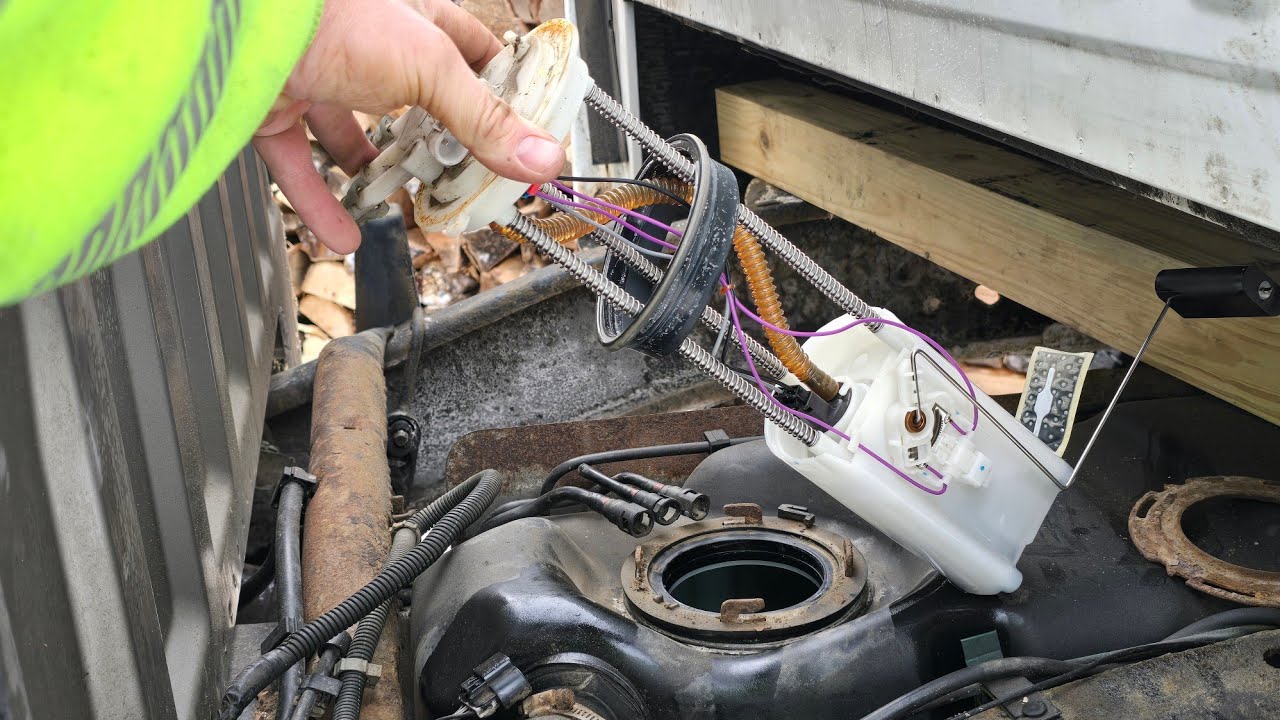 Fuel pump replacement 99 - 06 Chevy Silverado & GMC Sierra - YouTube