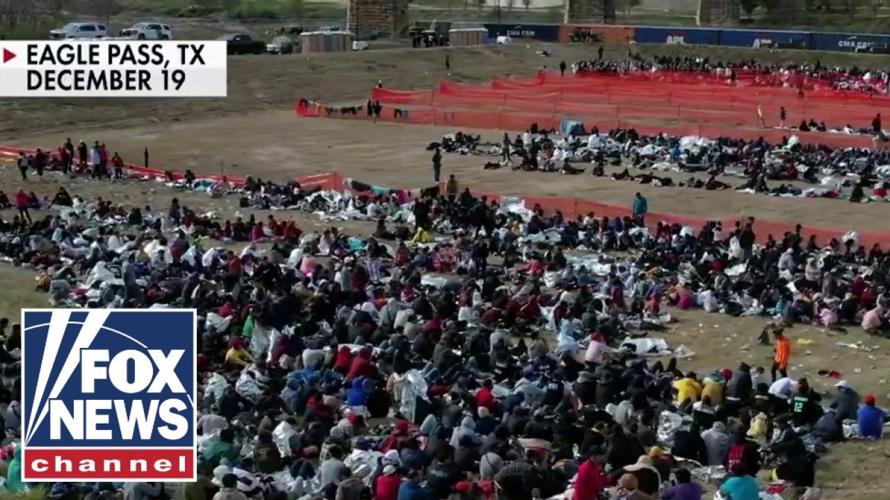 Border battle escalates between Texas and feds: Agents kicked out - YouTube