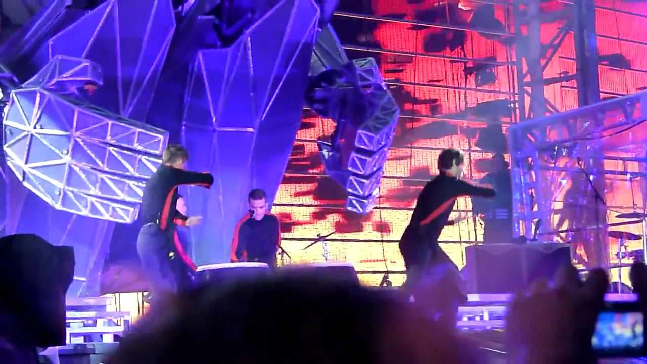 Take That - Underground Machine - live Manchester 5 june 2011 - HD ...