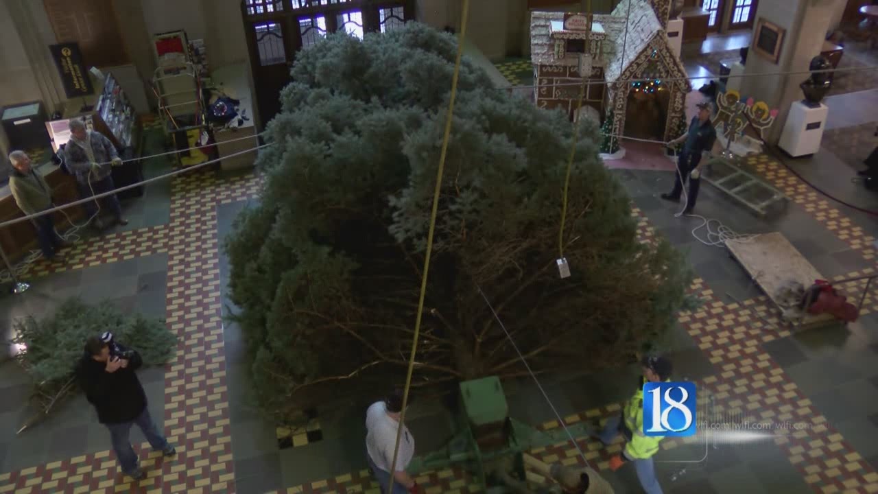 Purdue University puts up 30-foot Christmas tree in the Memorial Union ...