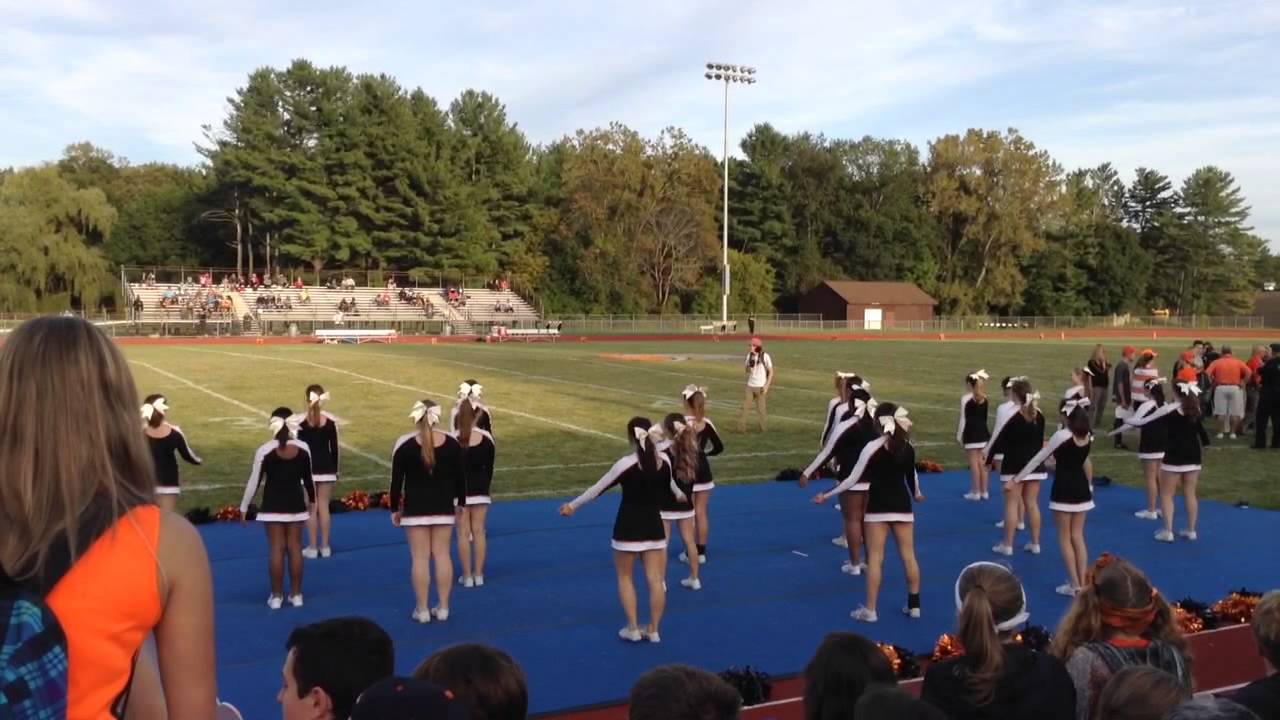 BCHS Homecoming Routine Varsity Cheer - YouTube