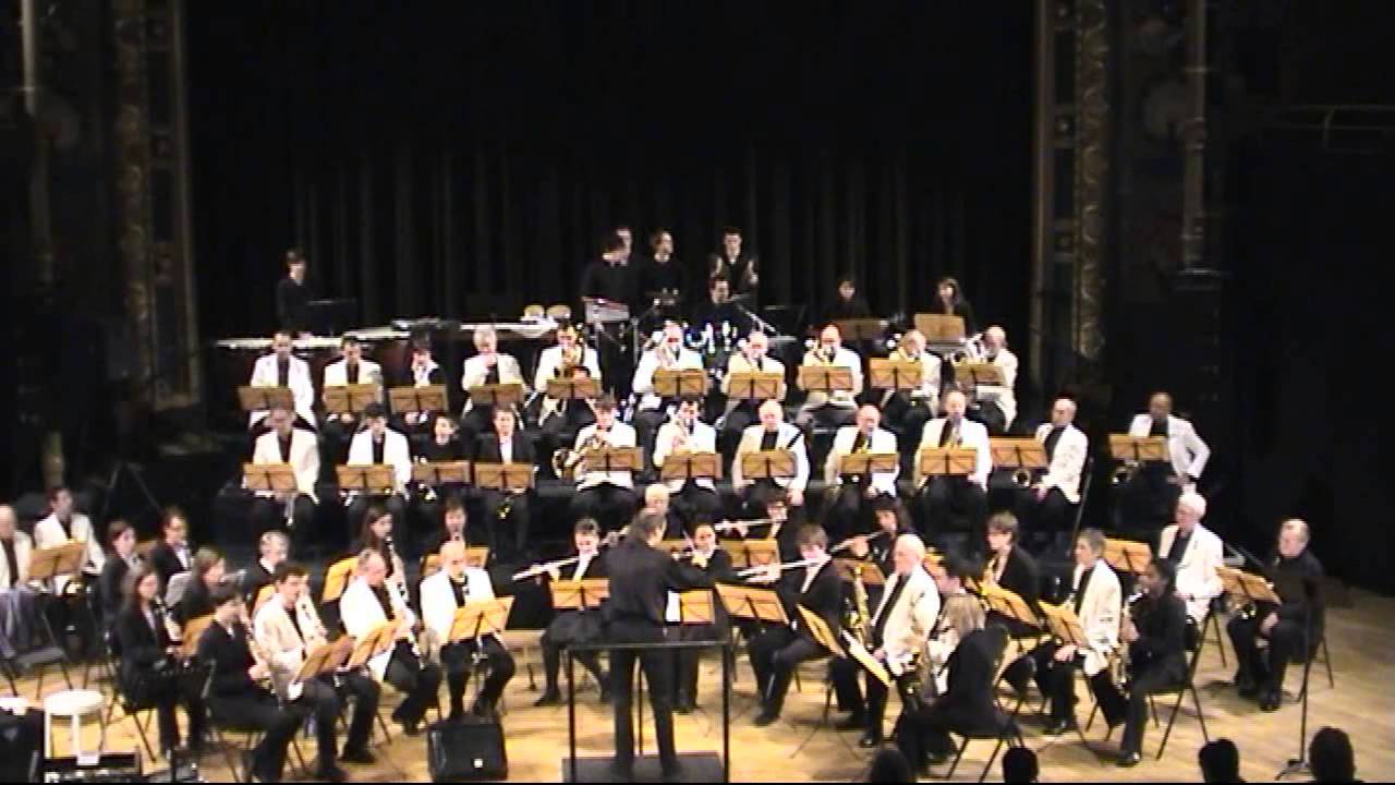 Fanfare festive - YouTube