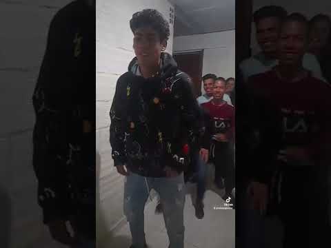 La gallina Loca #viral  #bromas #memes #gallinas #loca #youtube #baile