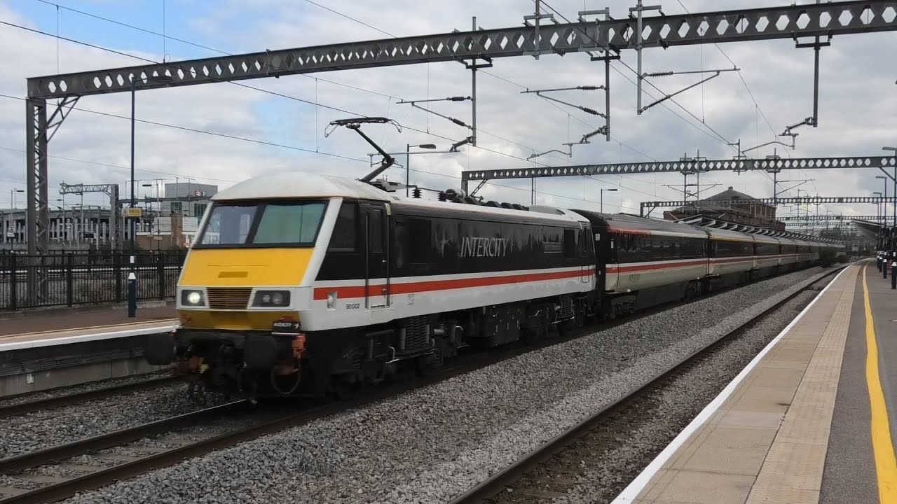 86259 86401 90002 Electric Loco Haulage returns to the WCML (Brilliant ...