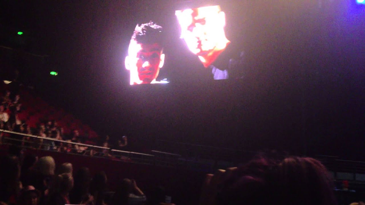 One Direction 'Eyebrow Dancing' - Sydney 5/10/13 - YouTube