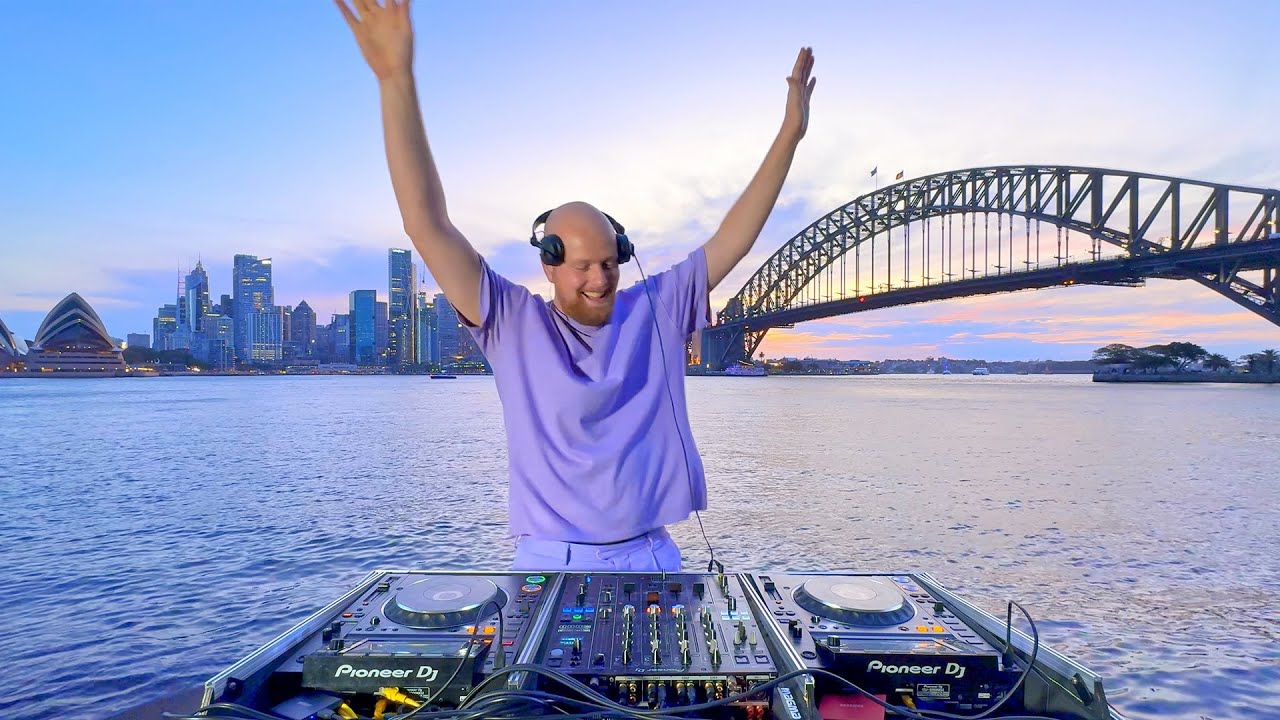 House, soulful house, funk, mid tempo DJ Set - Sydney Harbour Bridge ...