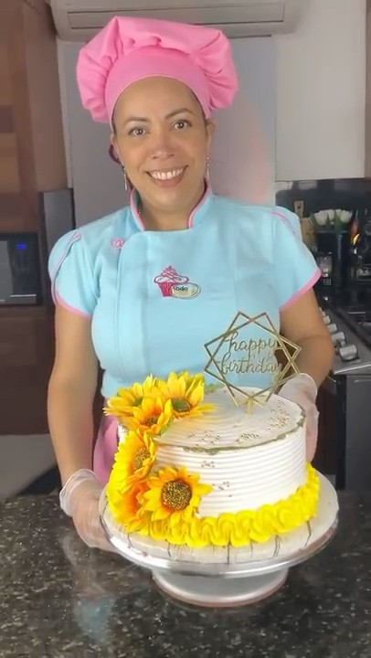 Pastel Sencillo es igual a un Pastel Barato #reposteraslatinas - YouTube
