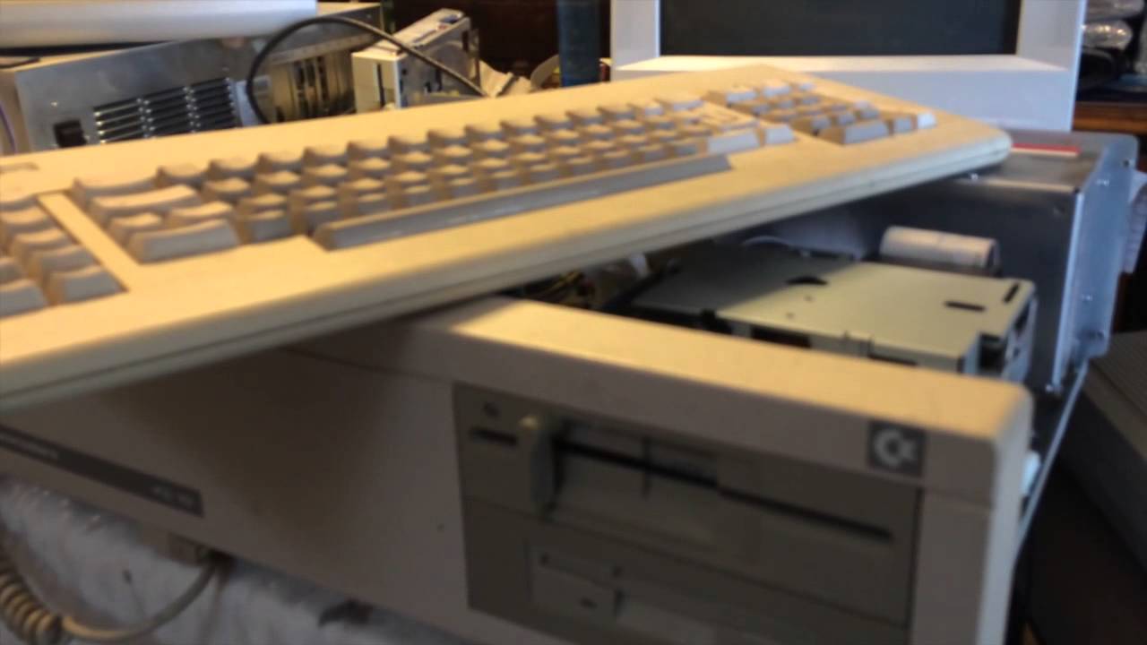 Checking out the Commodore PC10 - YouTube