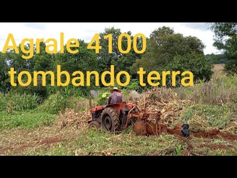 Agrale 4100 tombando terra - YouTube