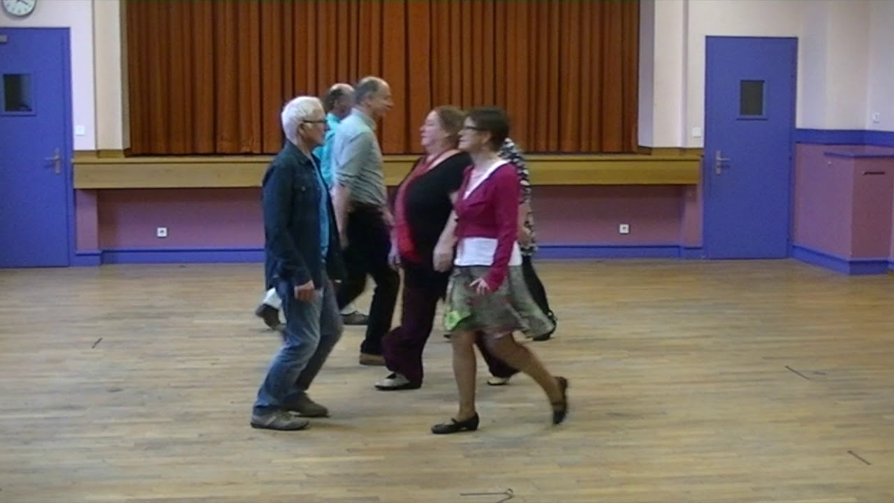 Aux quatre vents (musique trad, danses traditionnelles de bal) - YouTube