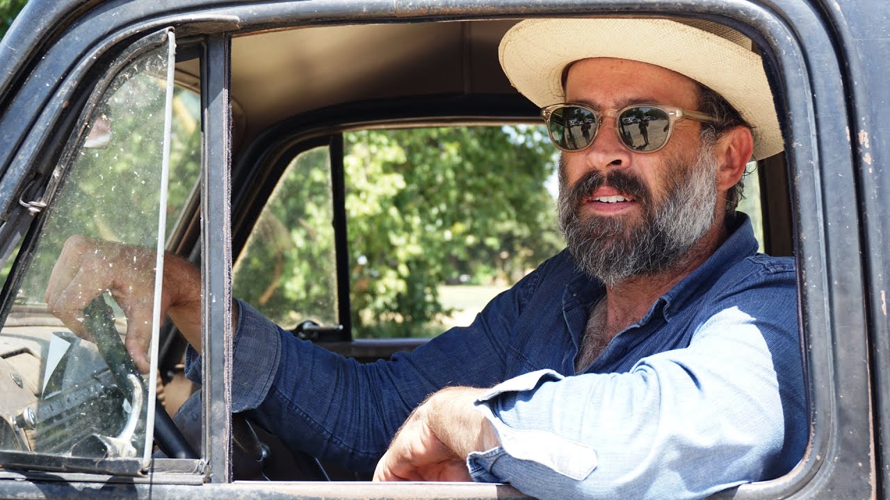 Jason Lee Guest Edits MC Issue #48 - YouTube