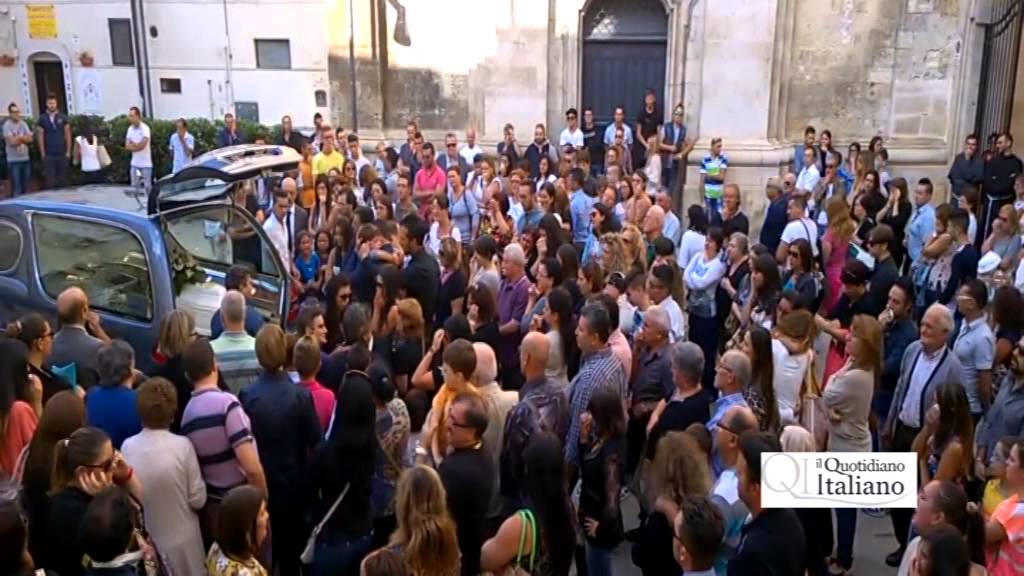 Gravina, i funerali di Davide Capone - YouTube