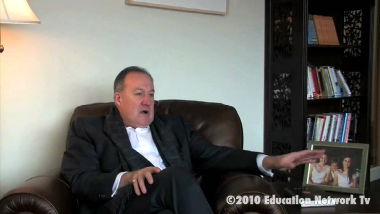 Larry Weber tips on Social Networks and Public Relations - YouTube