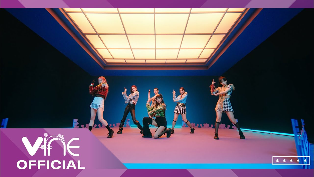 SECRET NUMBER "둠치타(DOOMCHITA)" M/V Performance Ver. - YouTube