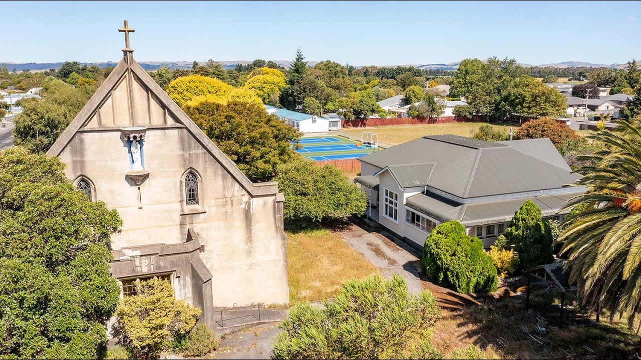 St Mary's Church, Carterton - David McHattie & Ben Moorcock, LJ Hooker ...