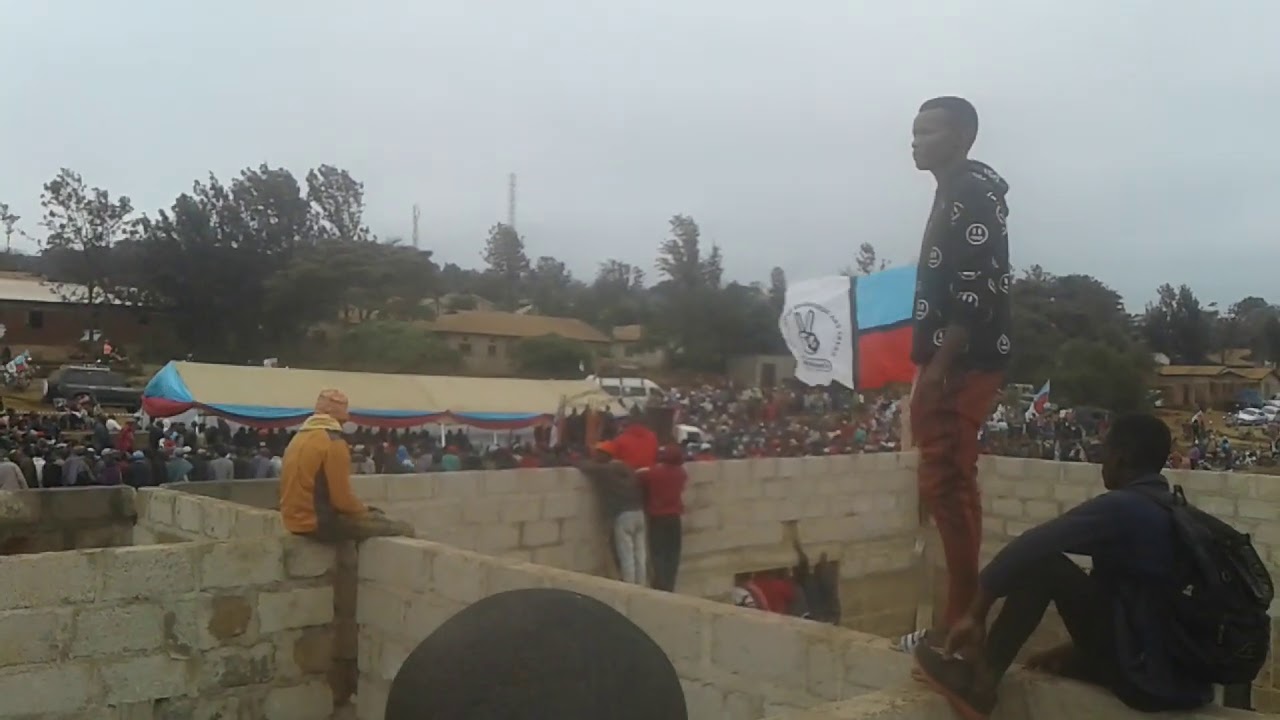 Live dakika 1 ya Mh Tundu lisu ndani ya karatu - YouTube