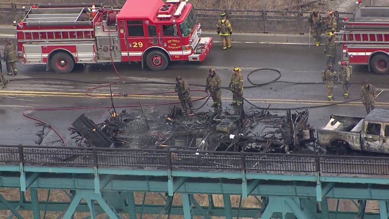 Fire on Ambassador Bridge between Detroit and Windsor, Ontario, Canada ...
