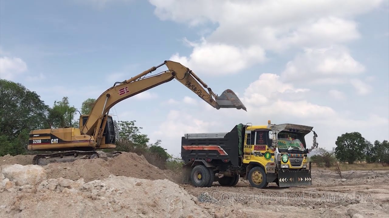 CAT Excavator Loading Trucks អិចជីកដីដាក់ឡានបែន - YouTube