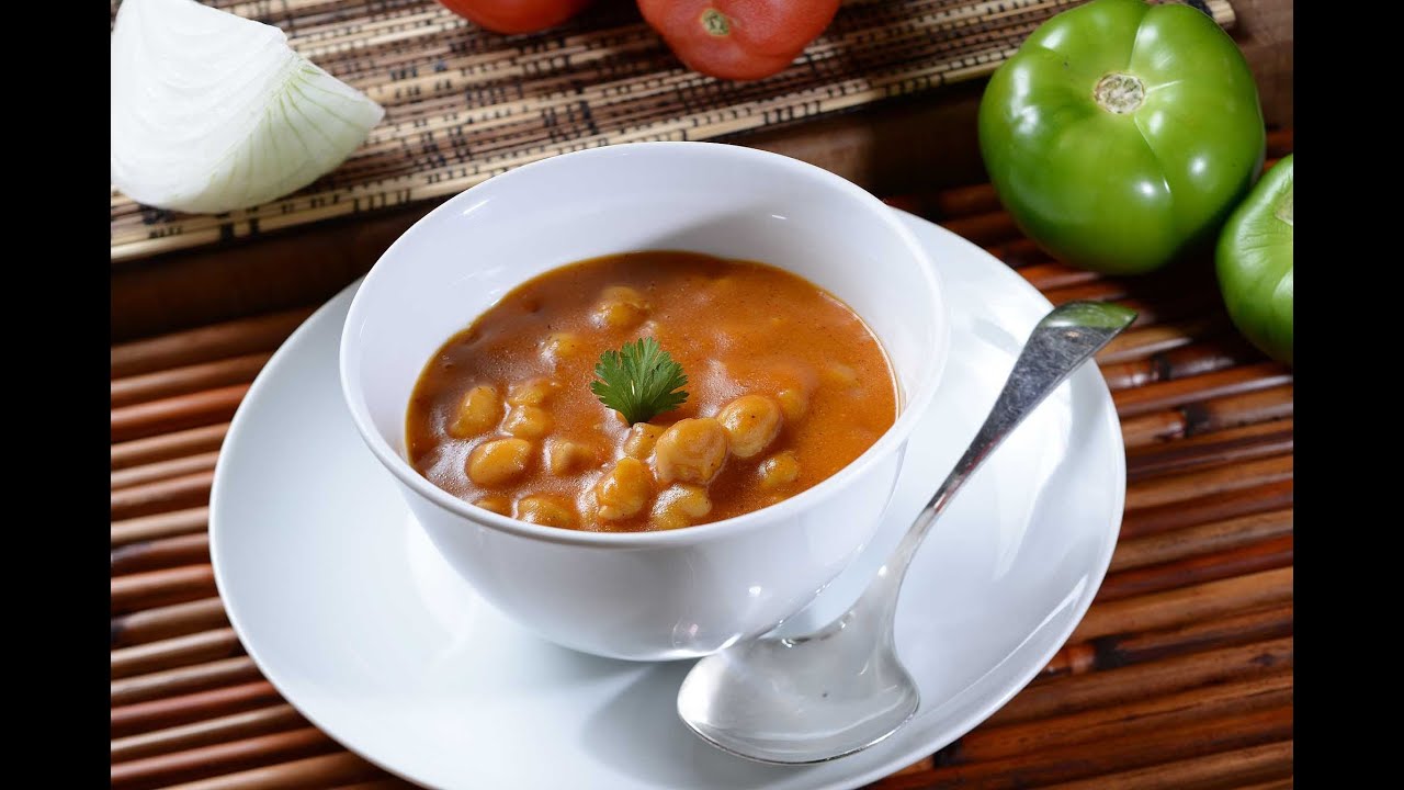 Garbanzos en mole amarillo - YouTube