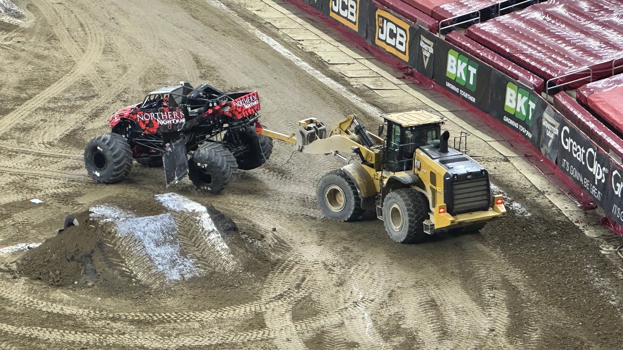 Monster Jam Ford Field Detroit - YouTube