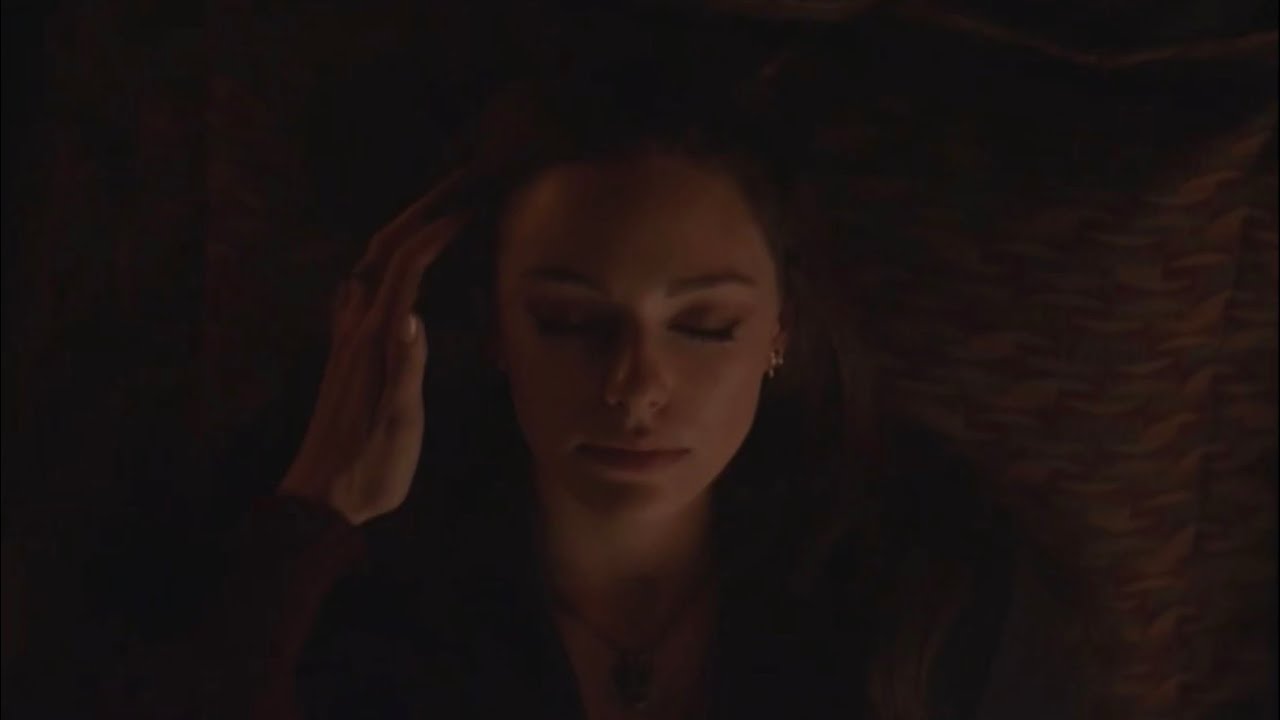 Legacies 4x03 || Hope dies | Kaleb takes Hope - YouTube