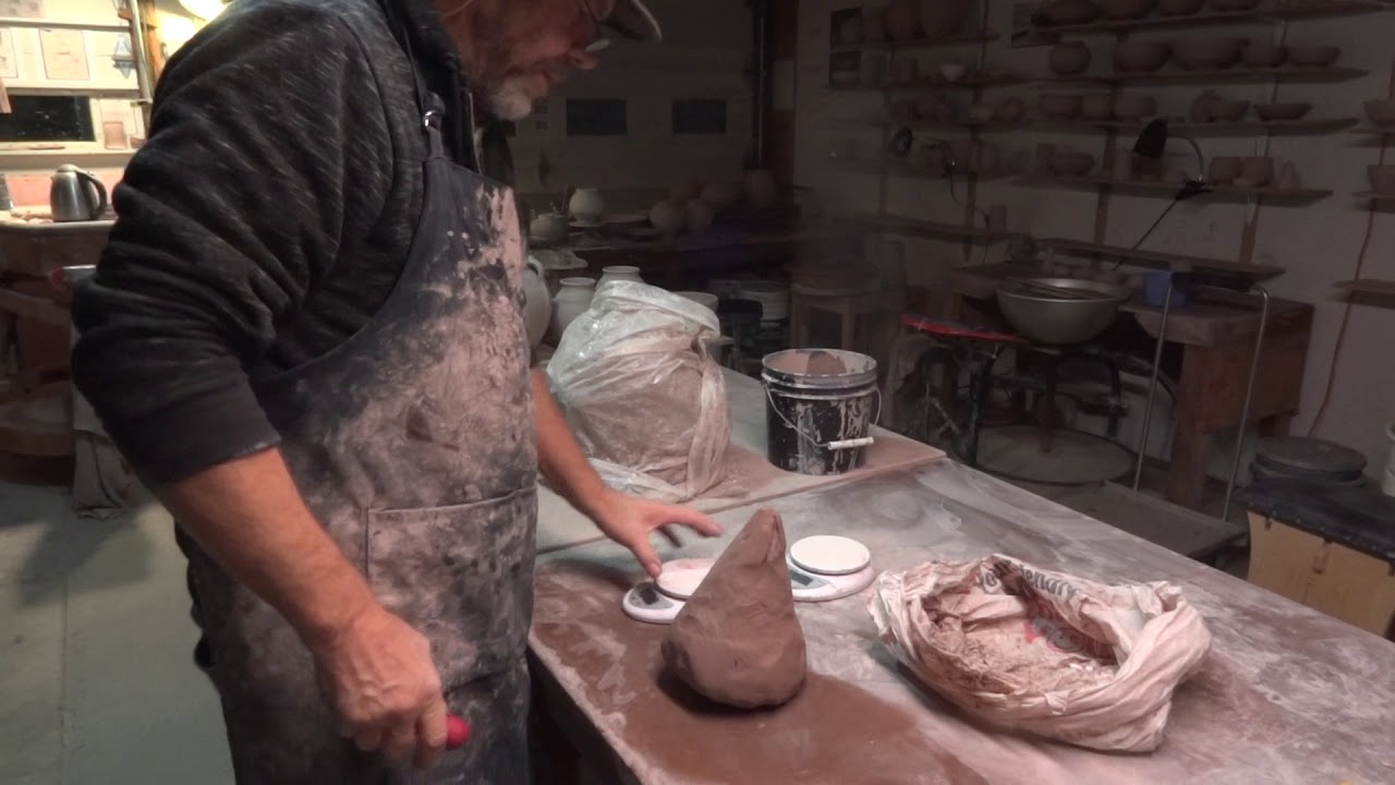 How to knead and ball up clay -12 Nov 2018 with Simon Leach - YouTube