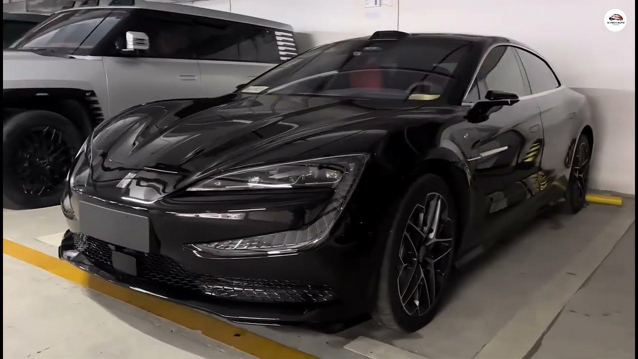 BYD YANGWANG U7 EV SEDAN 2025 FIRST LOOK - YouTube
