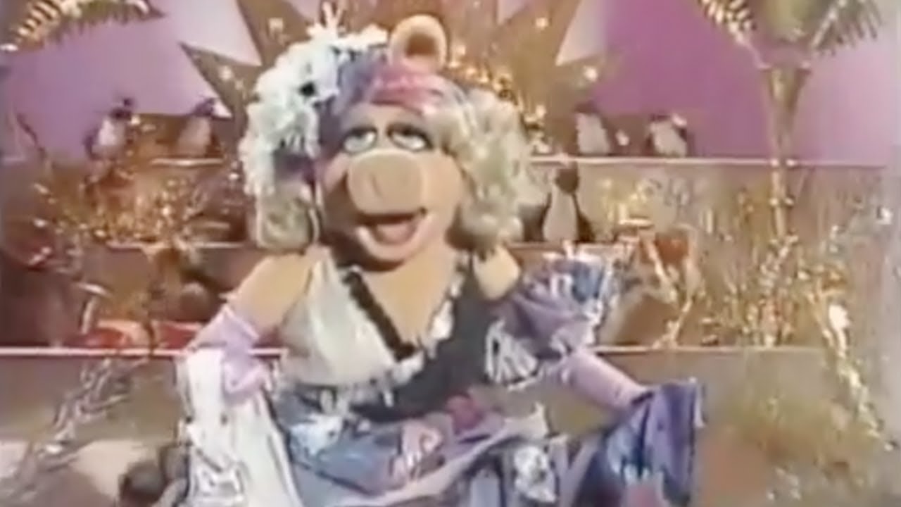 Muppet Songs: Miss Piggy - Heat Wave (Lyrics) - YouTube