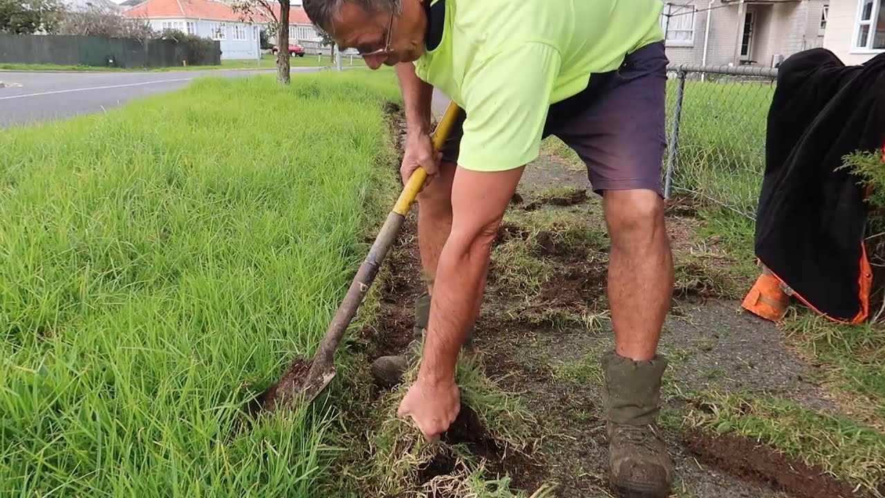 Mowing A Sidewalk Pt 7. Free Community Service. - YouTube
