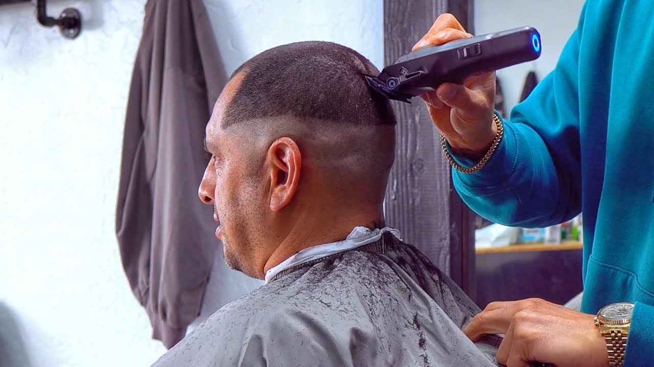 Beginner Barber Attempts High Skin Fade Haircut 👀 - YouTube
