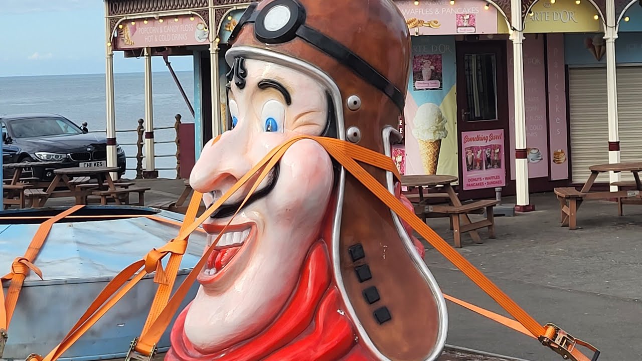 Blackpool Side Streets General Street To The Promenade - YouTube