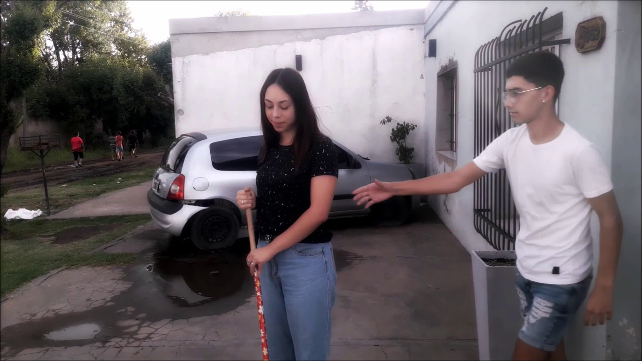 Mariposa Maltratada - Ramiro Banegas ft Lucía Rodríguez - YouTube