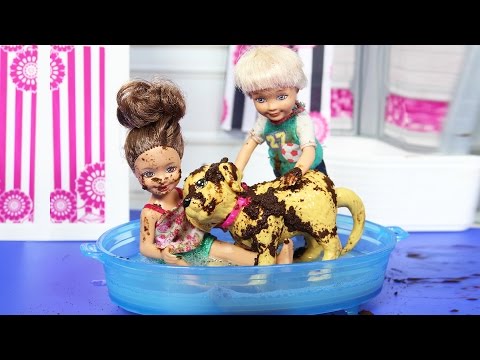 Barbie ve Ailesi Bölüm 89 - Can ve Ceren'in köpeklerini yıkıyor
