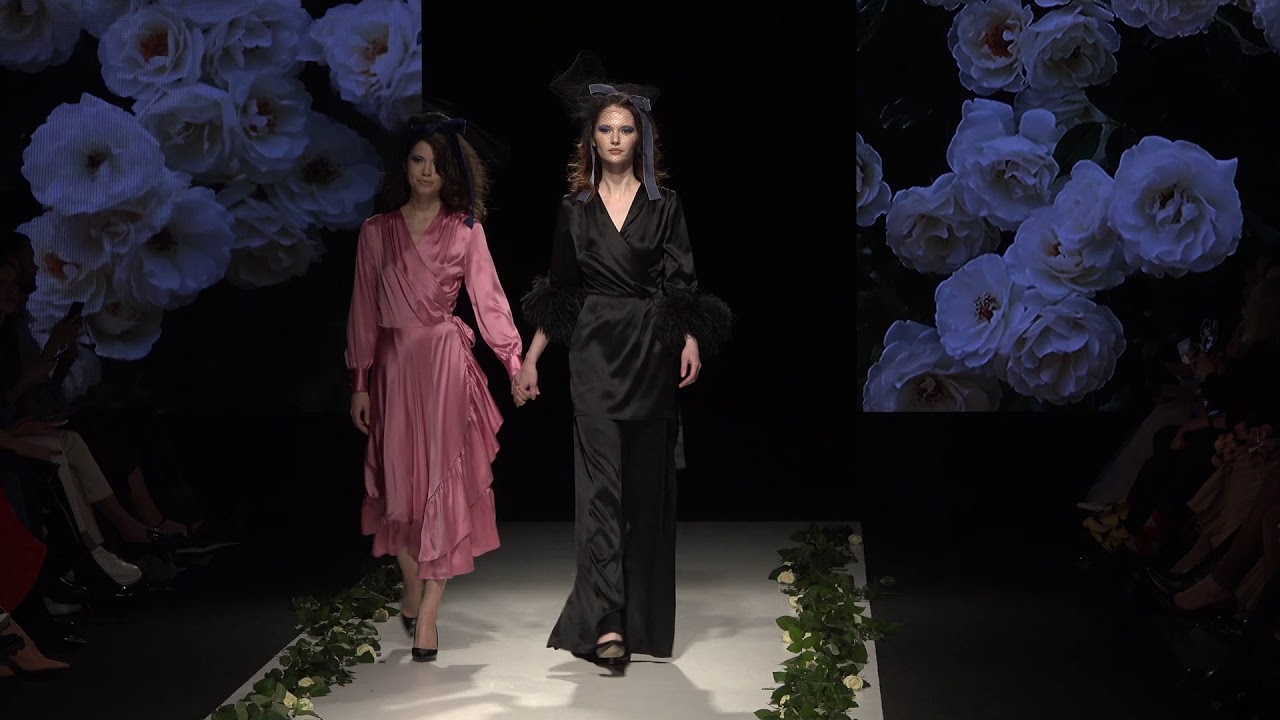 AMORALLE RFWEEK 2019 Fall / Winter - YouTube